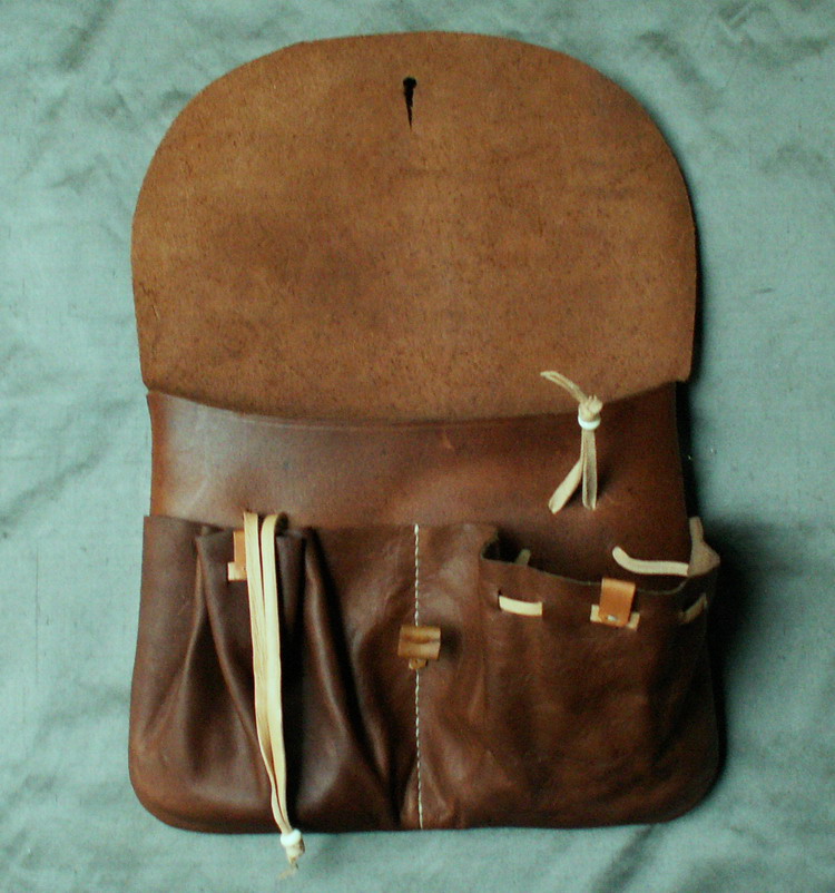 They measure 10 inches wide and 8 inches long (26 x 20 cm).