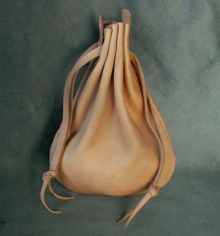 They are 4 inches wide and 5 1/2 inches long (10 x 16cm) when open.